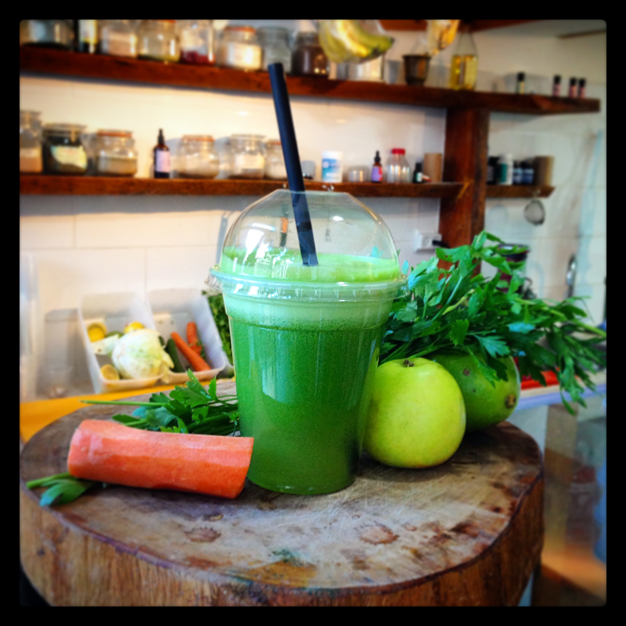 Green juice, veggies & juicing all around! | Oh My shanti